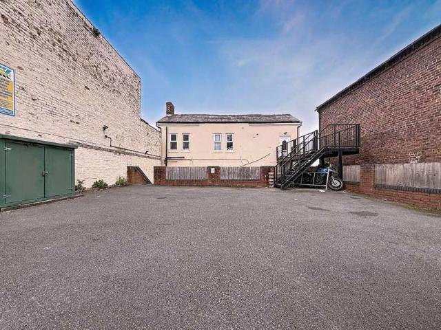 5 Bedroom Flat