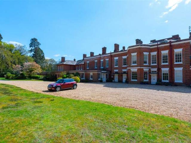 5 Bedroom Flat
