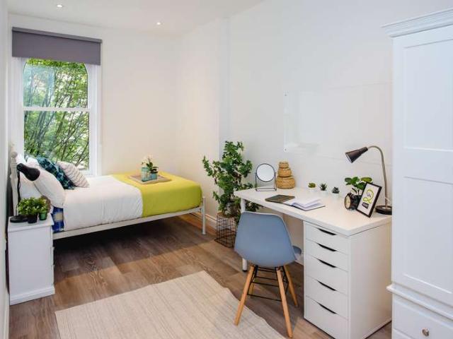 5 Bedroom Flat