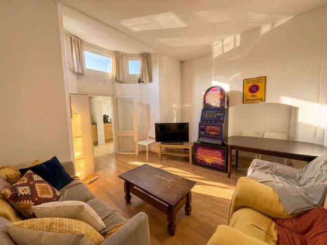 5 Bedroom Flat