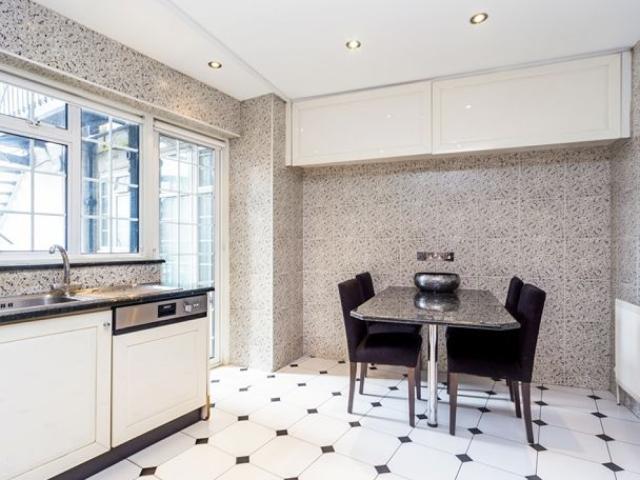 5 Bedroom Flat To Let