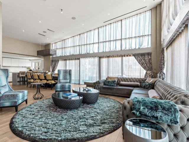 5 bedroom flat to rent on East Drive, London
