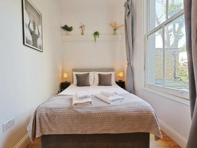 5 bedroom flat to rent on Lillie Road, London