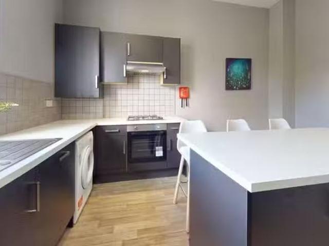 5 bedroom Flat to rent, Greenbank Terrace, Greenbank, PL4 £13.