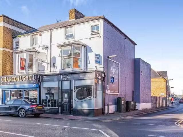 5 bedroom Flat to rent, High Street, Egham, TW20 £3,300 pcm