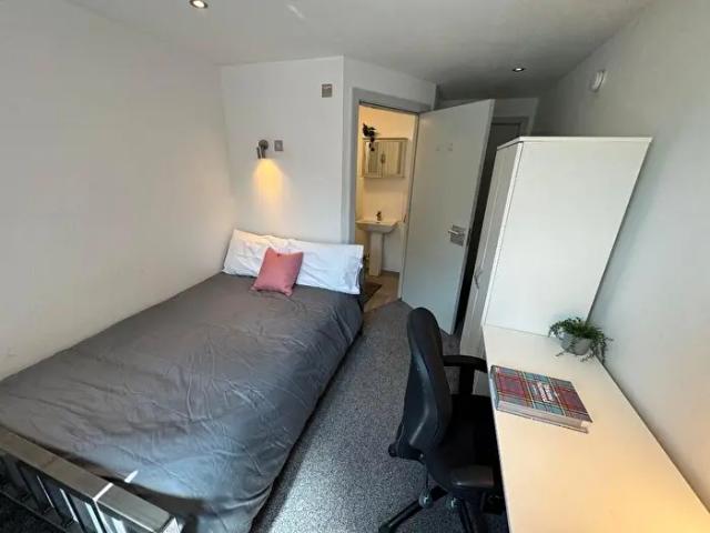 5 Bedroom Flat To Rent In Middle Street, Beeston, NG9