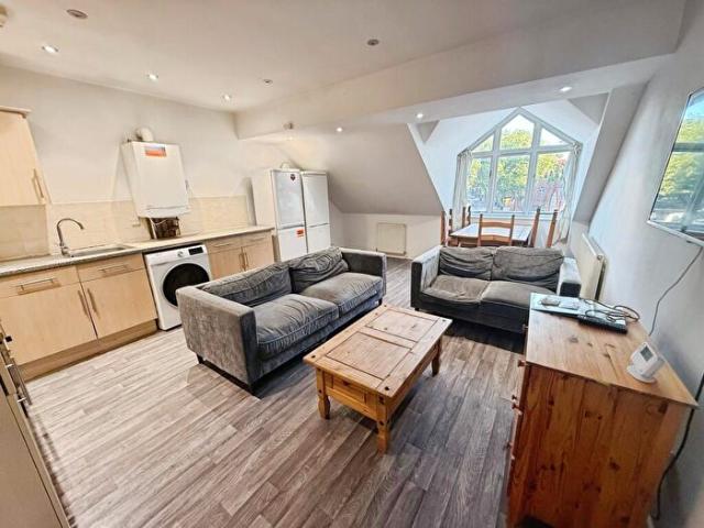 5 Bedroom Flat To Rent In Chapel Court, Lenton, East Midlands, NG7