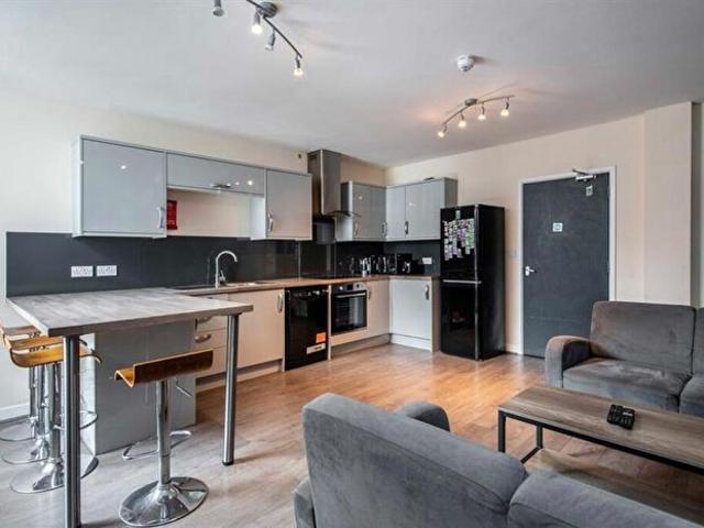 5 Bedroom Flat To Rent In Equitable House, South Parade, NG1