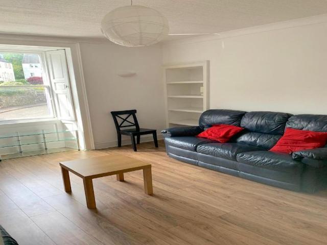 5 bedroom flat to rent