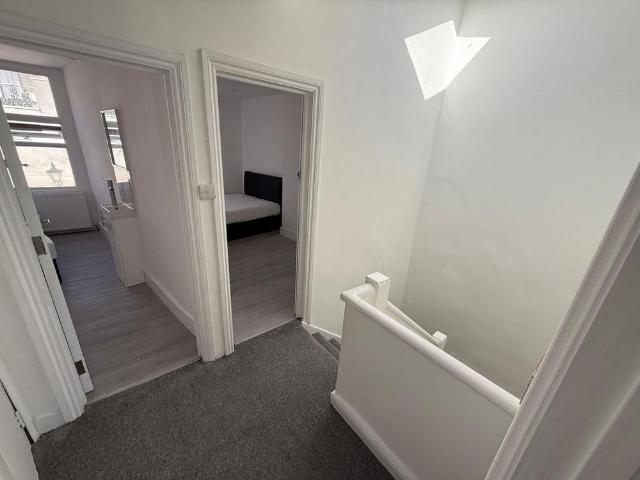 5 bedroom flat to rent