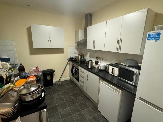 5 bedroom flat to rent