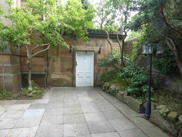 5 bedroom flat to rent