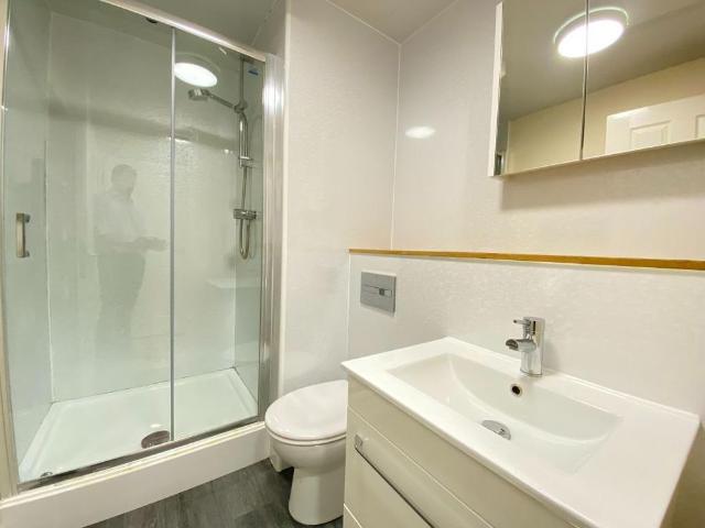 5 bedroom flat to rent