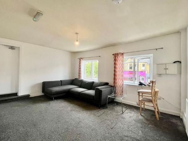 5 bedroom flat to rent