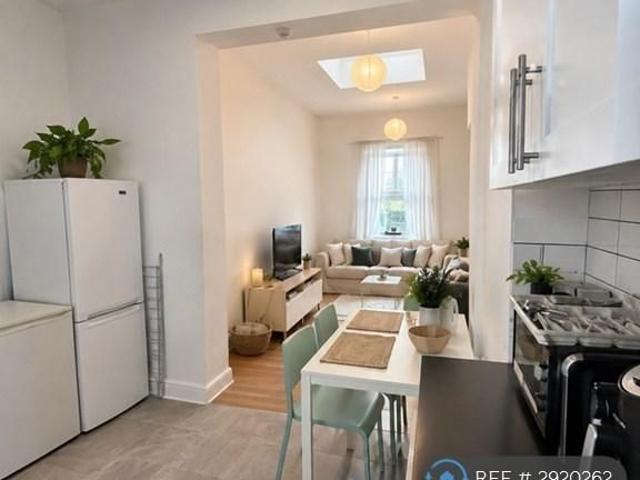 5 bedroom flat to rent