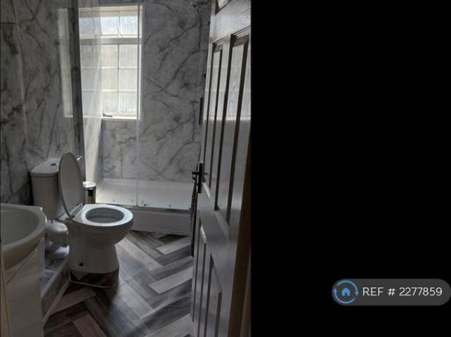 5 bedroom flat to rent