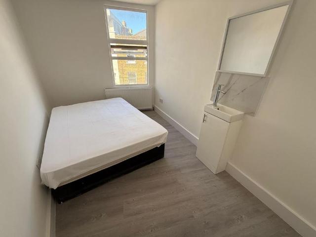 5 bedroom flat to rent
