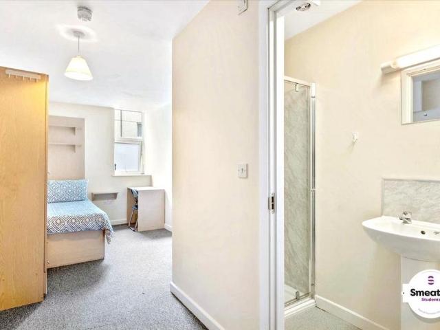 5 bedroom flat to rent