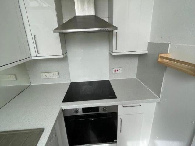 5 bedroom flat to rent