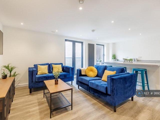 5 bedroom flat to rent