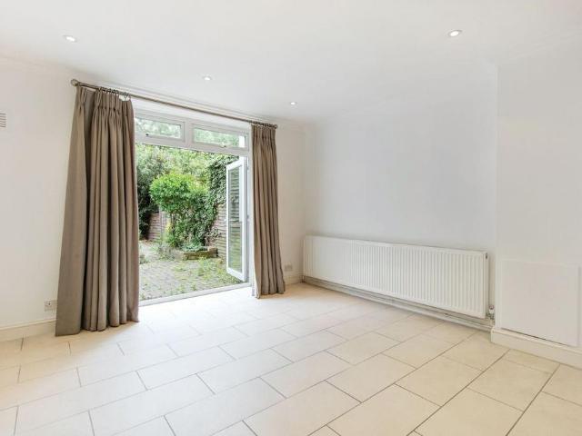 5 bedroom flat to rent