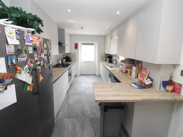 5 bedroom flat to rent