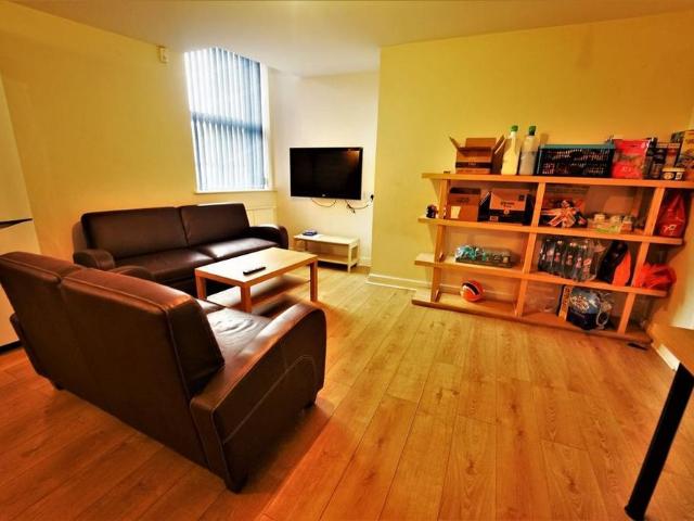 5 bedroom flat to rent