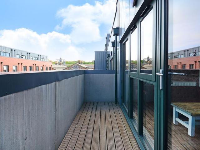 5 bedroom flat to rent