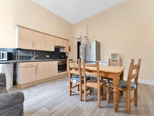 5 bedroom flat to rent