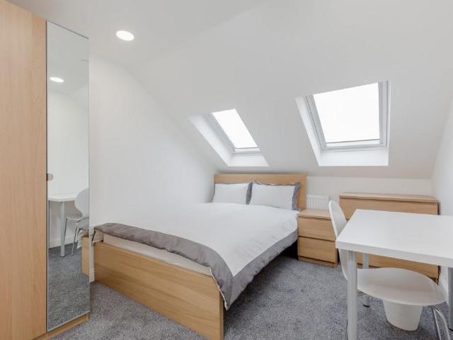 5 bedroom flat to rent