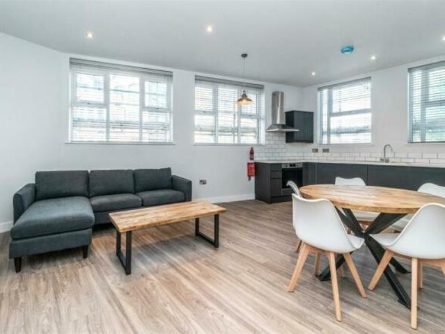 5 bedroom flat to rent