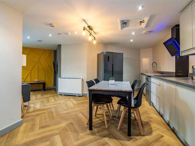 5 bedroom flat to rent