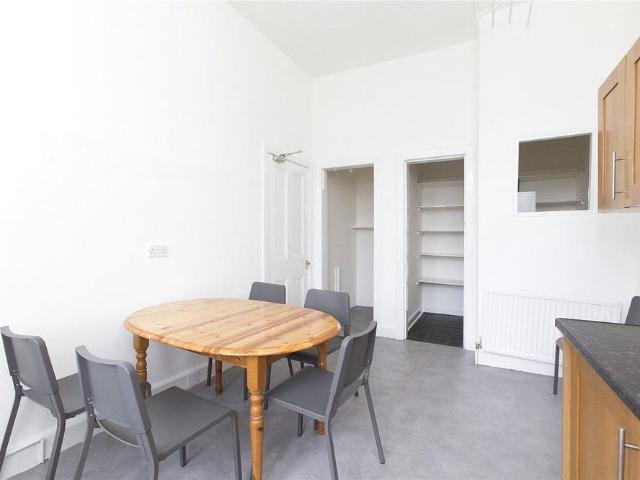 5 bedroom flat to rent