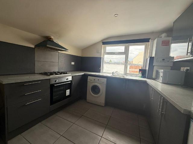 5 bedroom flat to rent