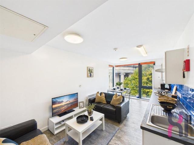 5 bedroom flat to rent