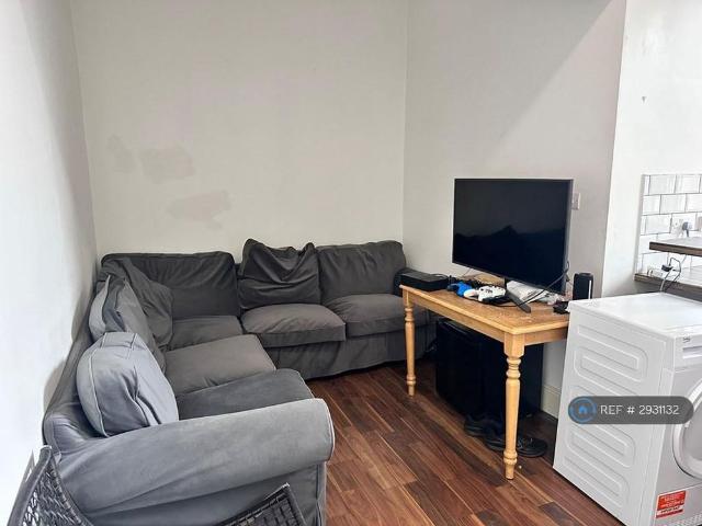 5 bedroom flat to rent