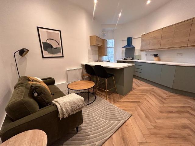 5 bedroom flat to rent