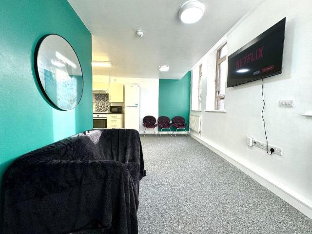 5 bedroom flat to rent