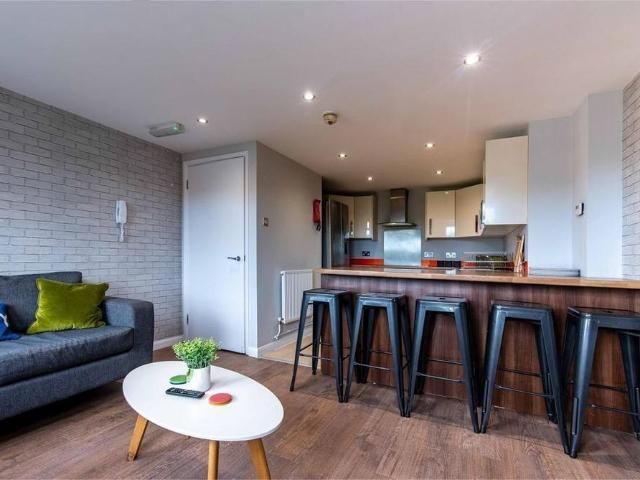 5 bedroom flat to rent