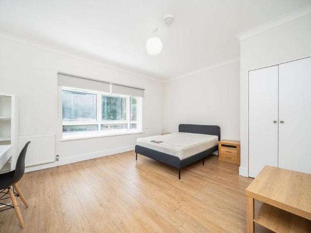 5 bedroom flat to rent
