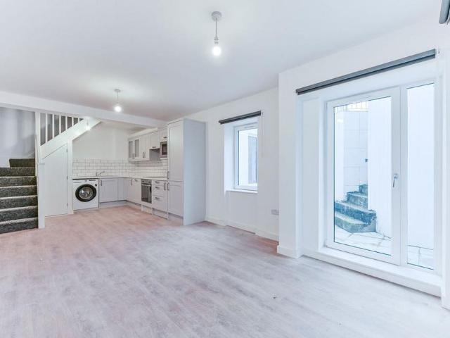 5 bedroom flat to rent