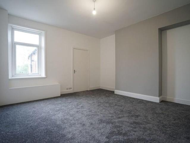 5 Bedroom Flat to rent