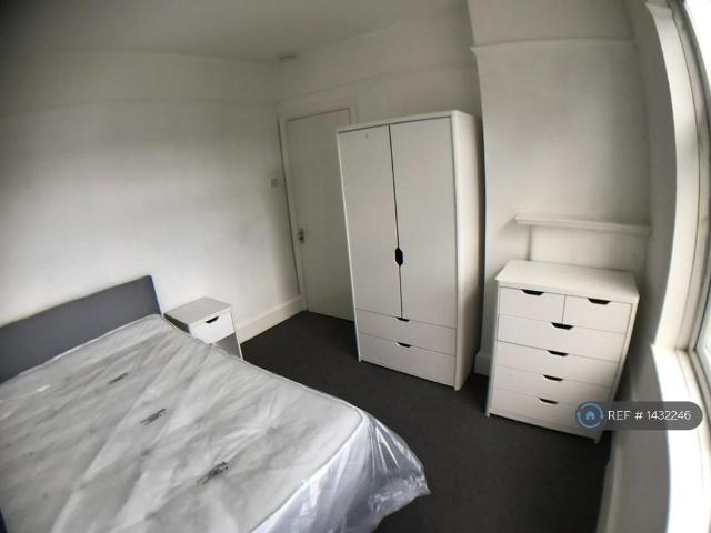 5 bedroom flat to rent