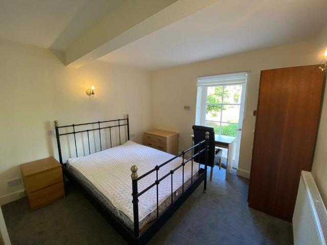 5 bedroom flat to rent