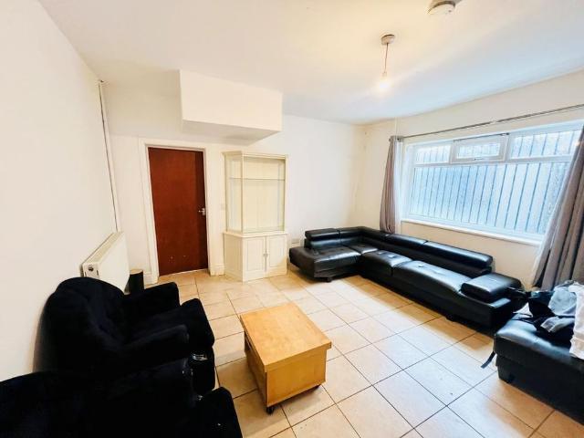 5 bedroom flat to rent