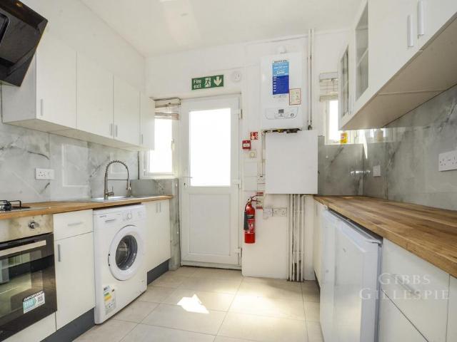 5 bedroom flat to rent
