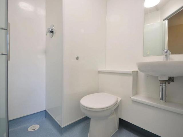 5 bedroom flat to rent
