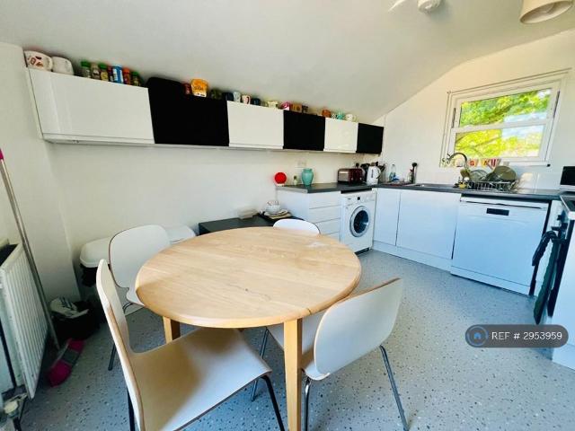 5 bedroom flat to rent