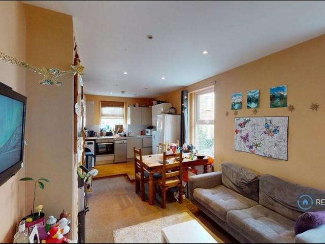 5 bedroom flat to rent
