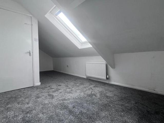 5 bedroom flat to rent
